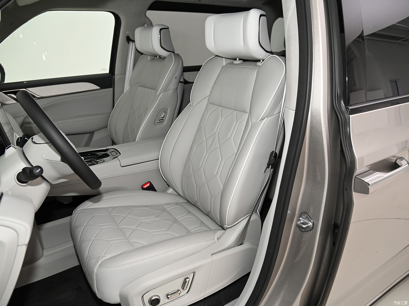 Volvo Em90: The 2025 Ultra Luxury Electric Mpv - Combining Safety ...