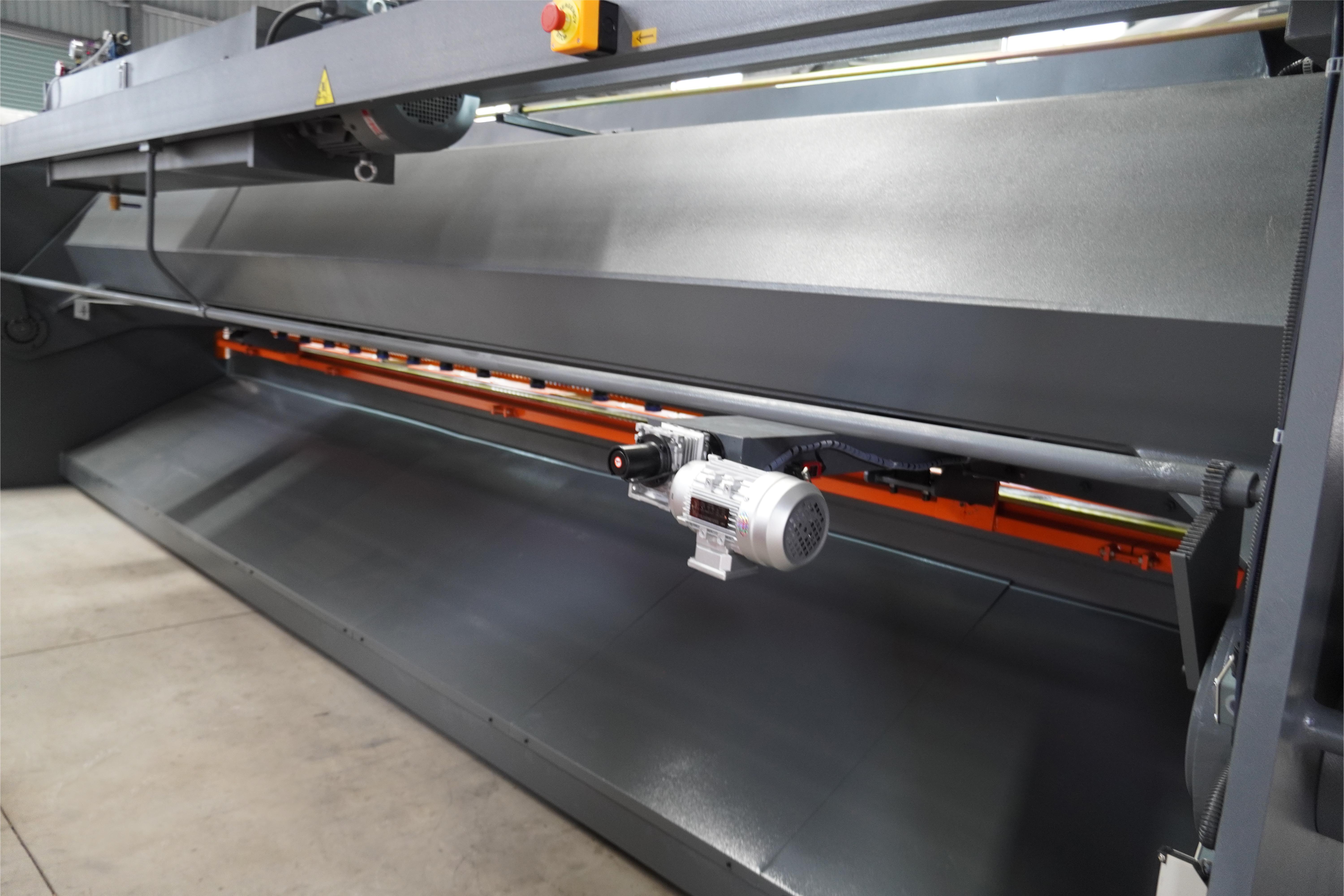 Qc12k 4 X 4000mm Ironworker Sheet Metal Slitter Shearing And Circle ...