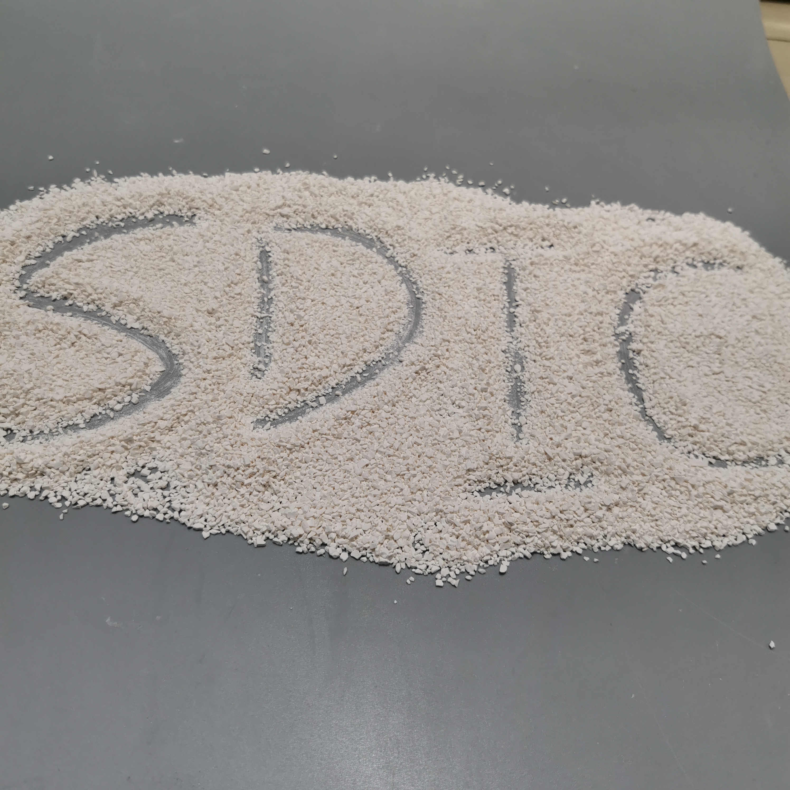 โซเดียมไดคลอโรไอโซไซยานูเรต Sdic 56% 60% คุณภาพสูง โซเดียมไดคลอโรไอโซไซ ...