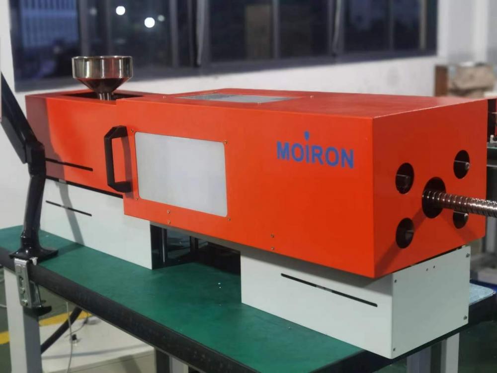 What are small injection molding machines available?