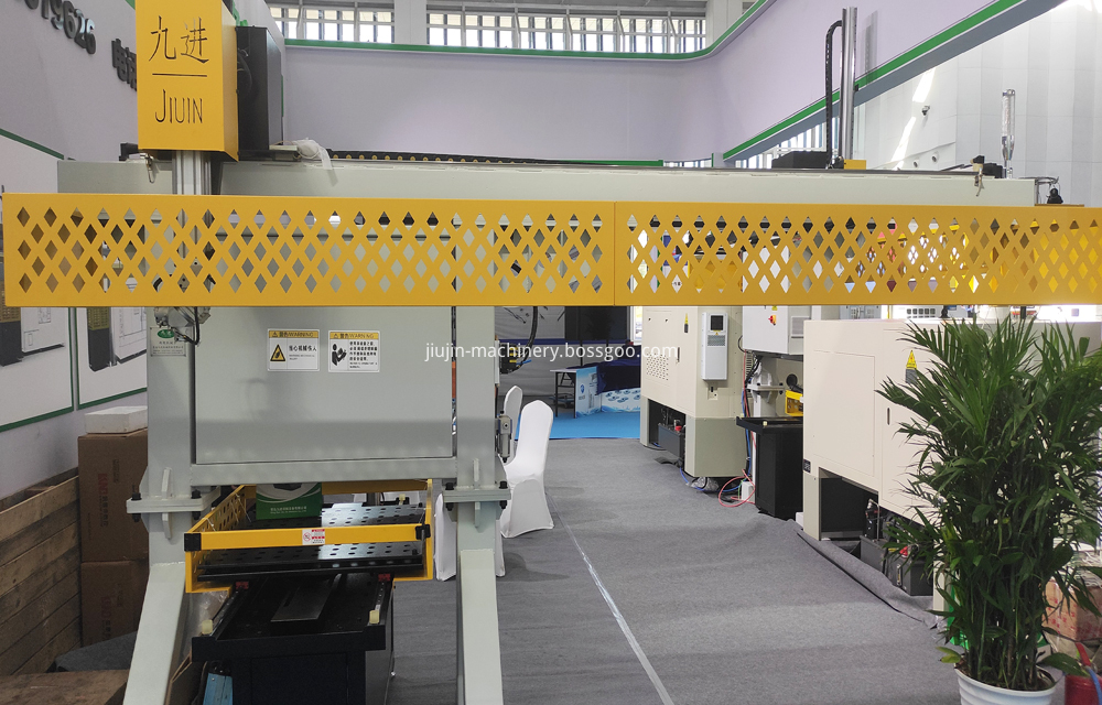 3-axis One Gantry Loader With A Lathe, High Quality 3-axis One Gantry ...
