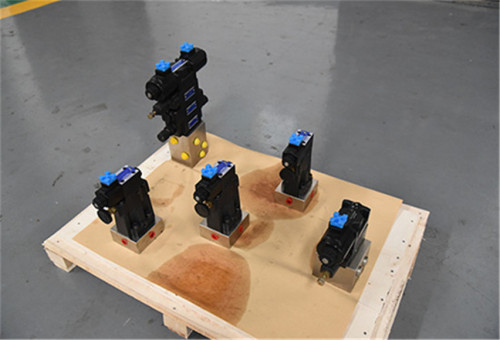 Hydraulic Valve Block Installed On The Sweeper, High Quality Hydraulic ...