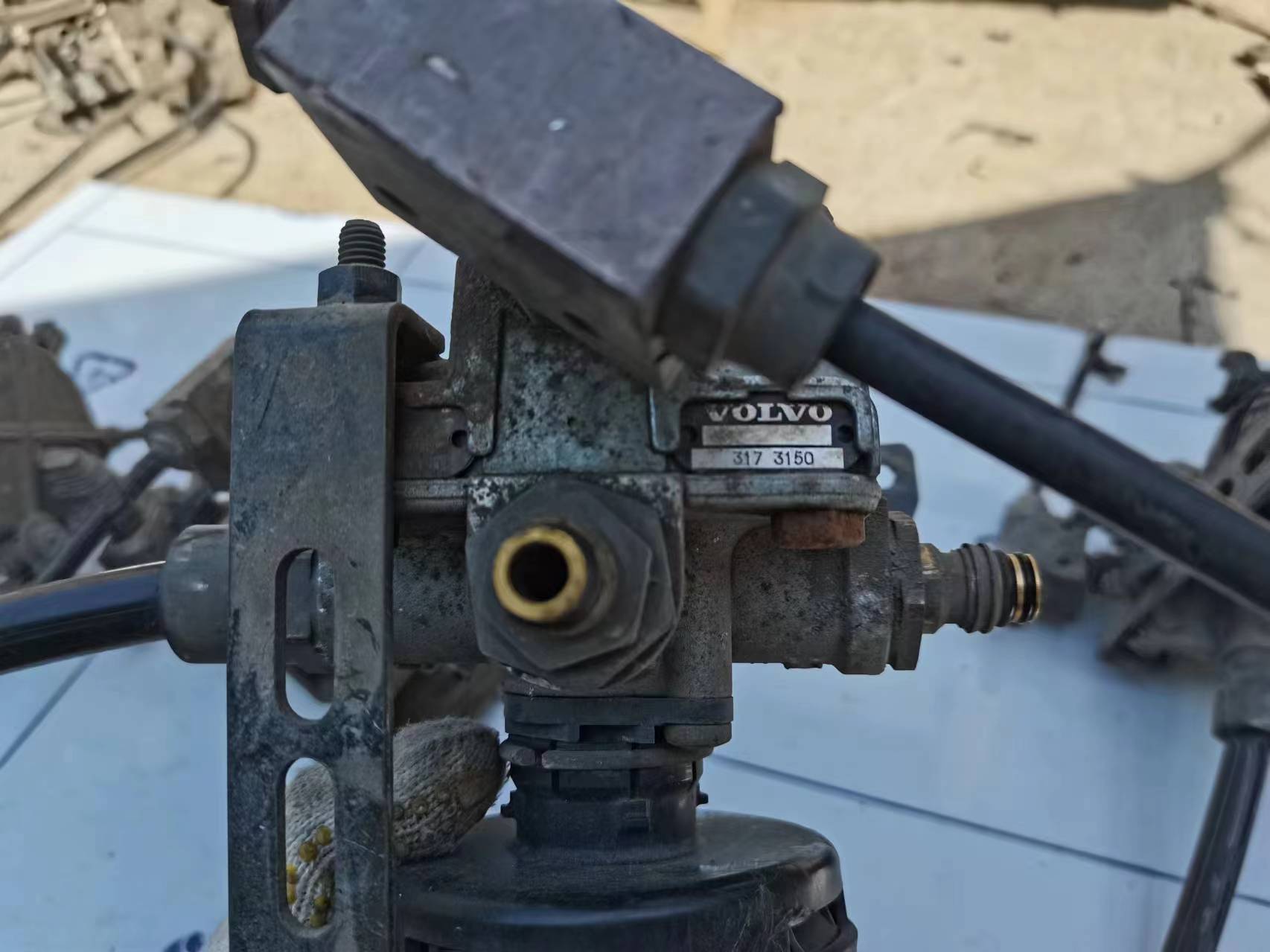 High-quality Used Air Relay Valve For Volvo Truck Brake System Parts ...