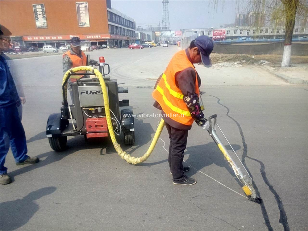 Hot Pour Trailer Asphalt Crack Filler Machines