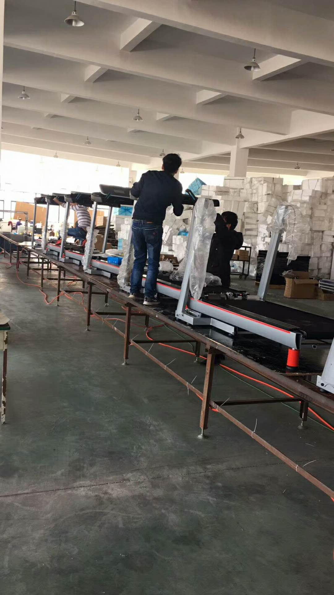 The Production Process of Commercial Treadmills