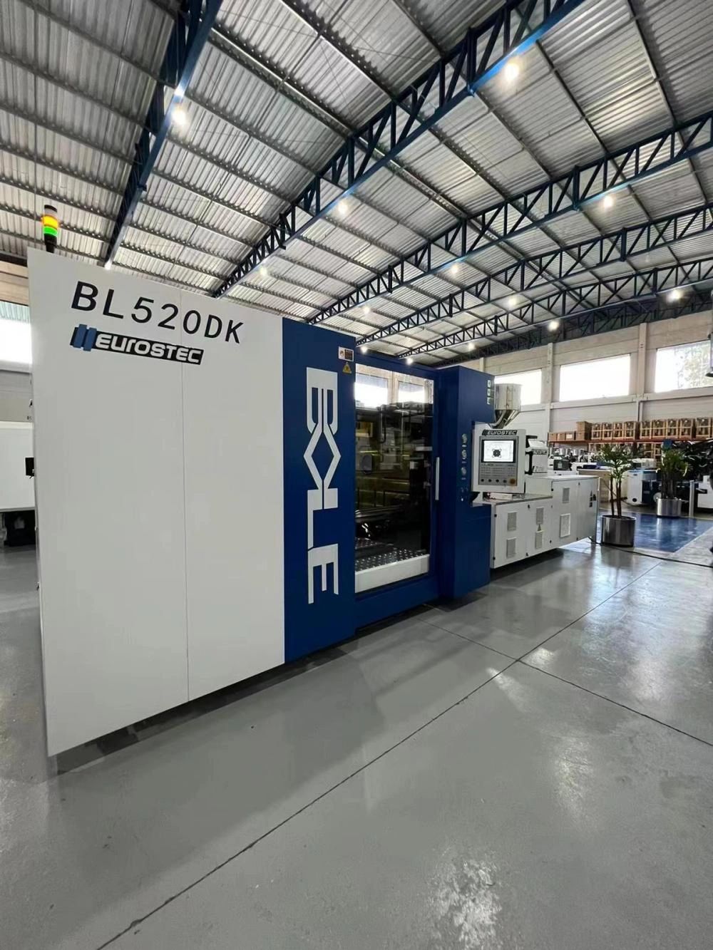 High Presicion Two Platen Injection Molding Machine 520ton China ...