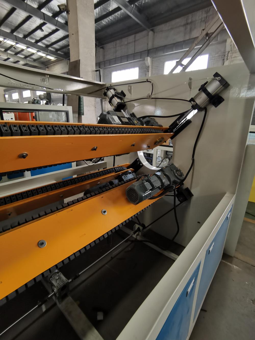 Caterpillar Haul Off Unit For Plastic Pipe Production, High Quality ...