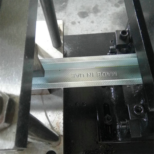 เครื่อง Furring Channel / Omega Channel Roll Forming Machine คุณภาพสูง ...