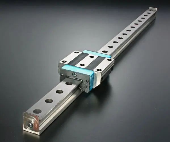 How to correctly select guide oil for machine tool guide rail?